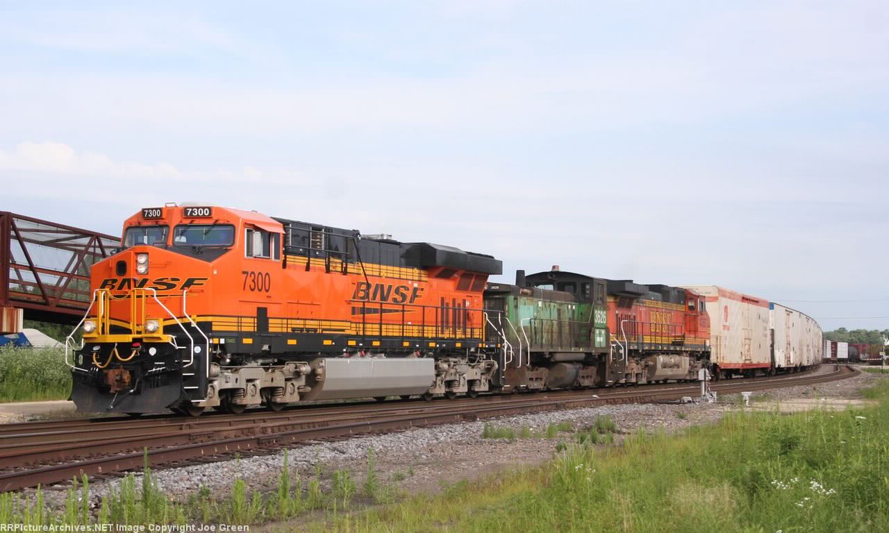 BNSF 7300